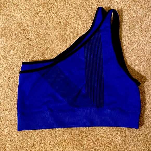 Fabletics | Tops | Fabletics One Should Crop Top Looks Super Cute On ...